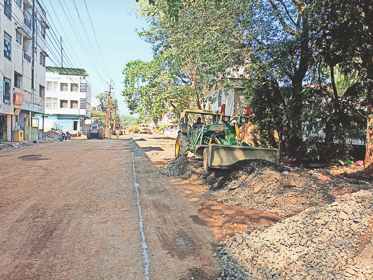 Construction started in Shastrinagar without shifting the electricity ...