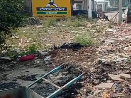 Garbage piles in the main places of the city, the city council ...