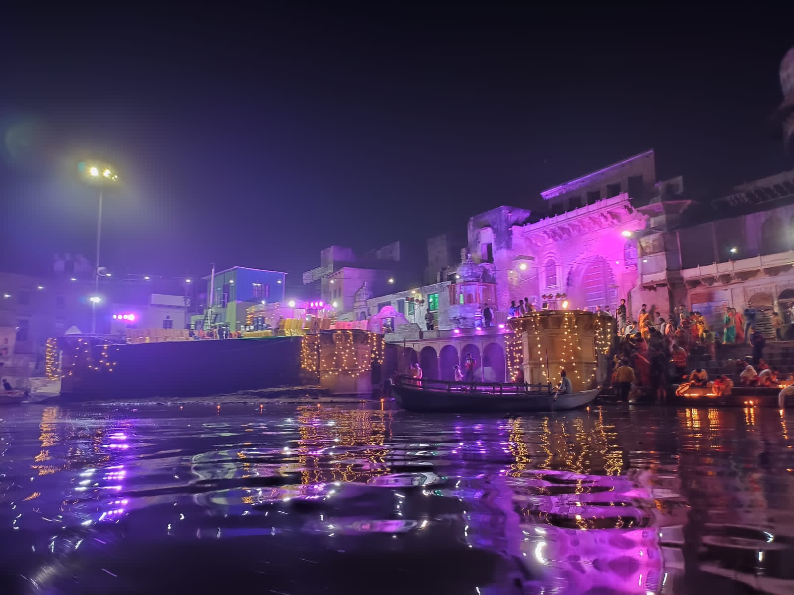 26 ghats of Mathura Vrindavan lit up with the light of lamps, see ...