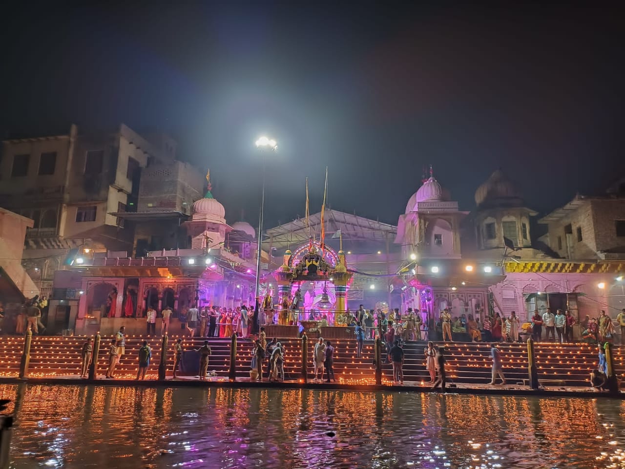 26 ghats of Mathura Vrindavan lit up with the light of lamps, see ...