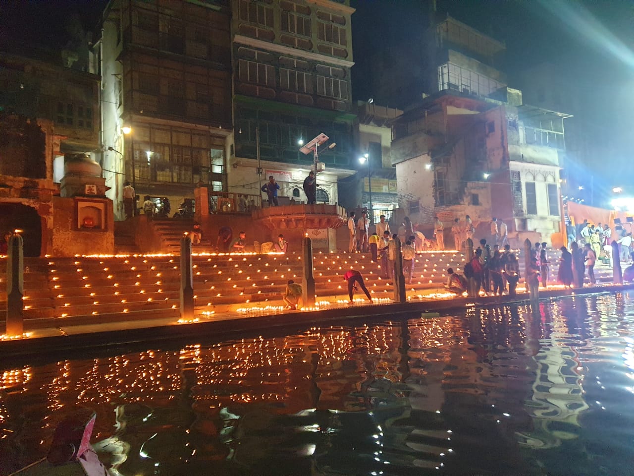 26 ghats of Mathura Vrindavan lit up with the light of lamps, see ...