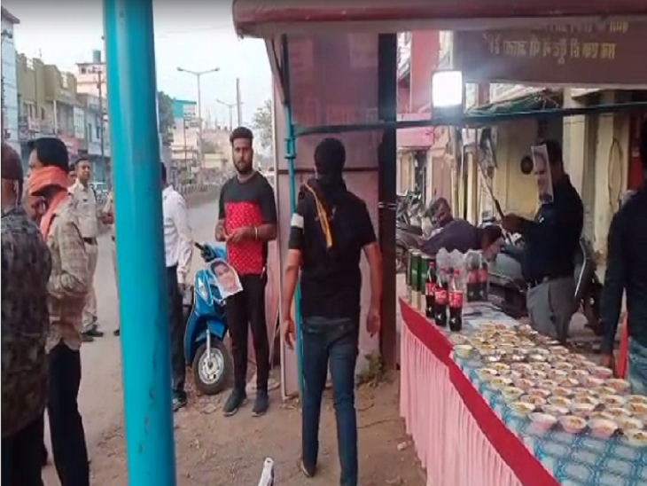 People made a unique demonstration to remove the liquor shop from ...