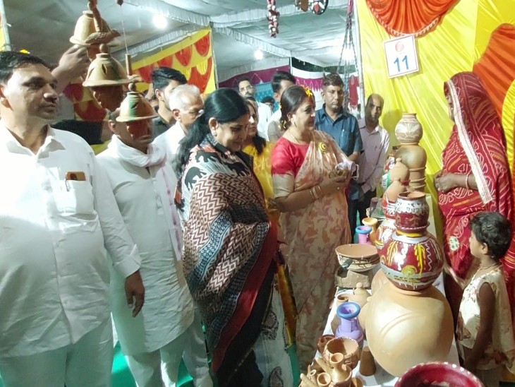 Minister Mamta Bhupesh tasted groundnut pickle, self-help groups set up ...