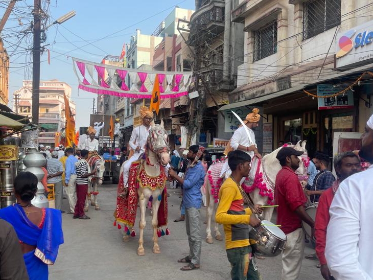 जयंती पर खत्री समाज ने नगर में पहली बार निकाली भव्य शोभायात्रा, जगह-जगह ...
