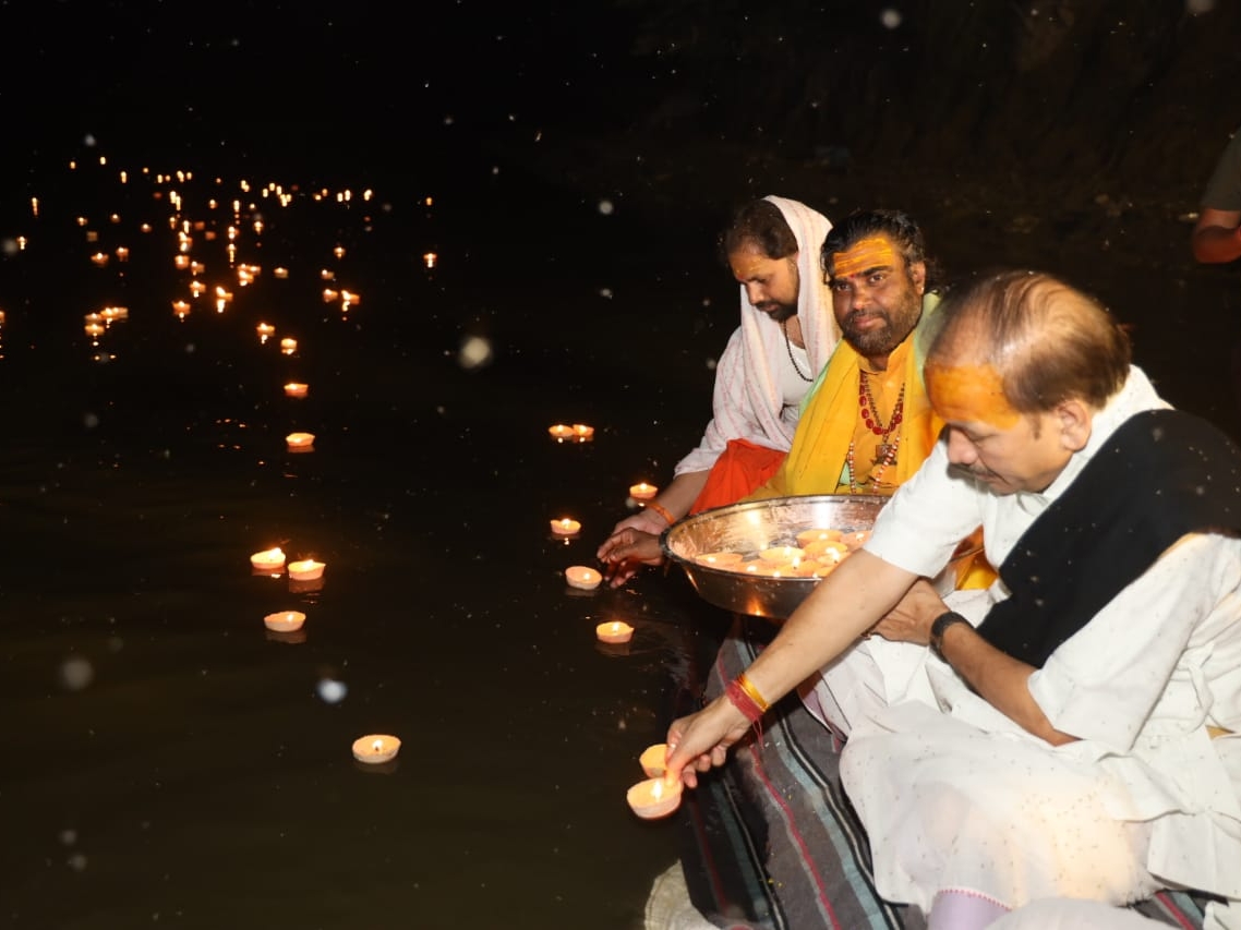 Festival of Kartik Purnima celebrated with pomp in Vrindavan Devotees from India and abroad made ...
