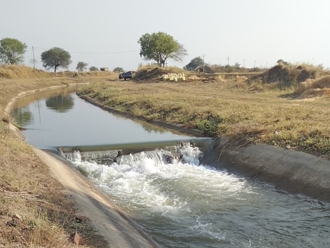 Water supplied from Tawa Dam to the farmers of Harda for the irrigation ...