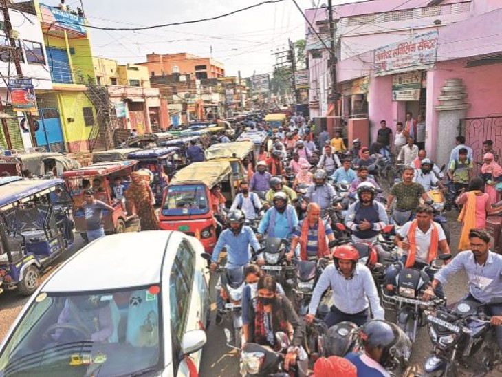 It took 2-2 hours to cover a distance of 5 minutes from Akharaghat ...