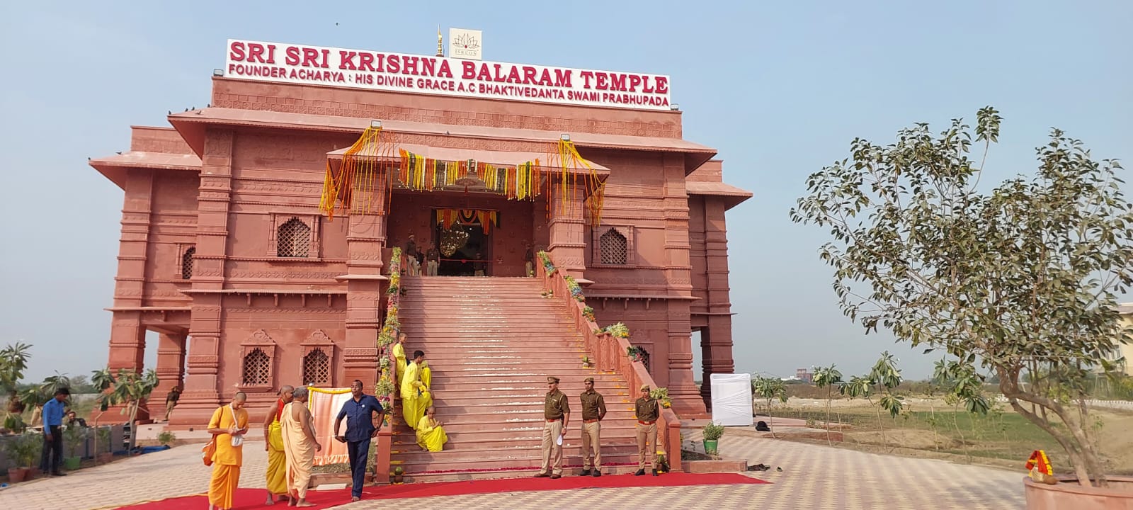 A new temple built in Azhai, Mathura, Lord Krishna and Balarama are ...