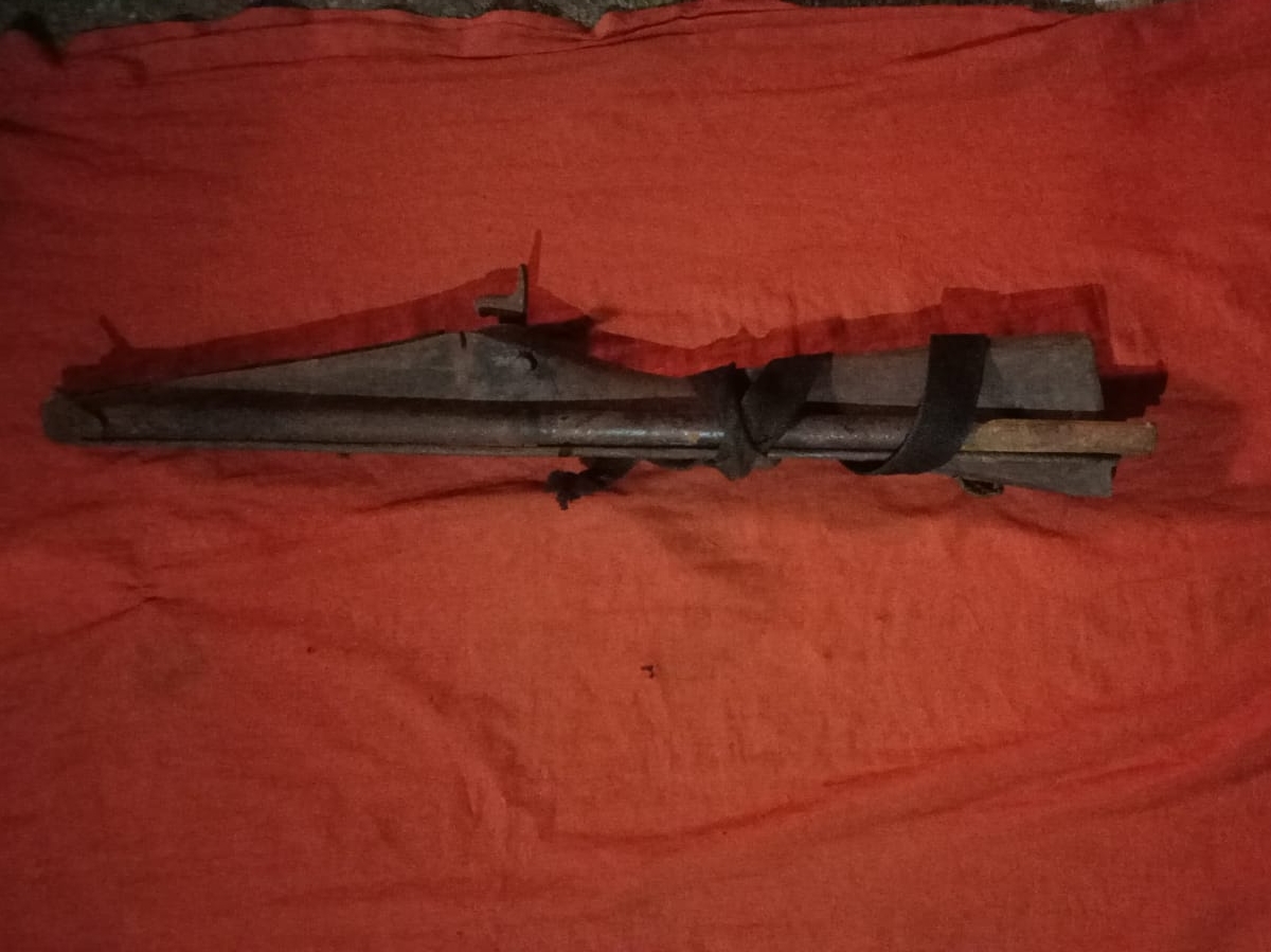 Seeing Hawk Force jawans, three people ran away leaving the gun, police ...