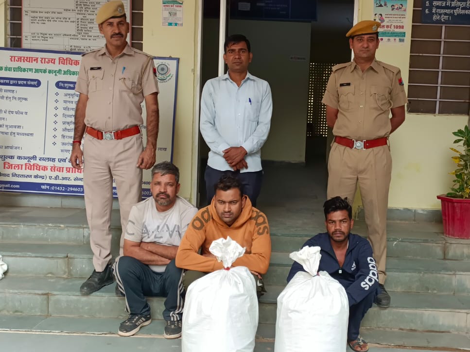 3 accused arrested with 30 kg illegal doda poppy | 30 किलो अवैध डोडा ...