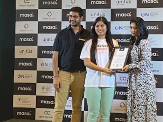 Mithali Raj honored Mrinal Pandey, got a scholarship of one lakh rupees ...