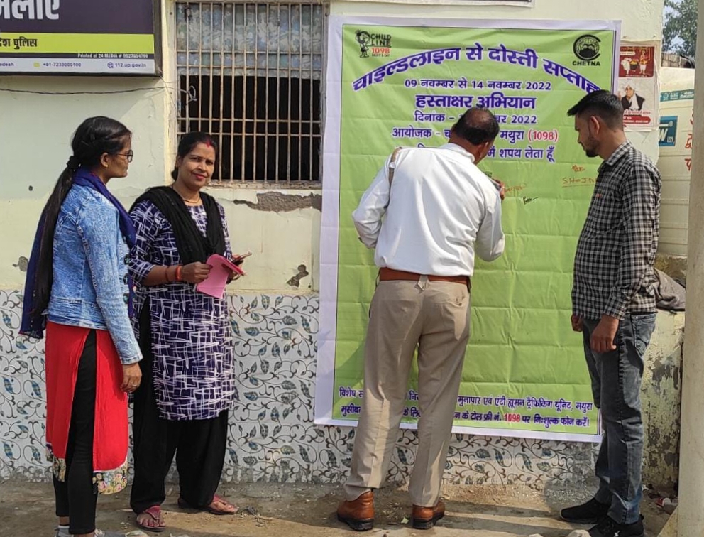 Child line organization launched signature campaign in Mathura | मथुरा ...
