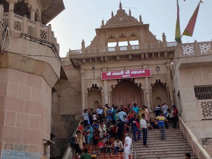 Devotee donated a throne made of gold, silver and diamond for Radha ...