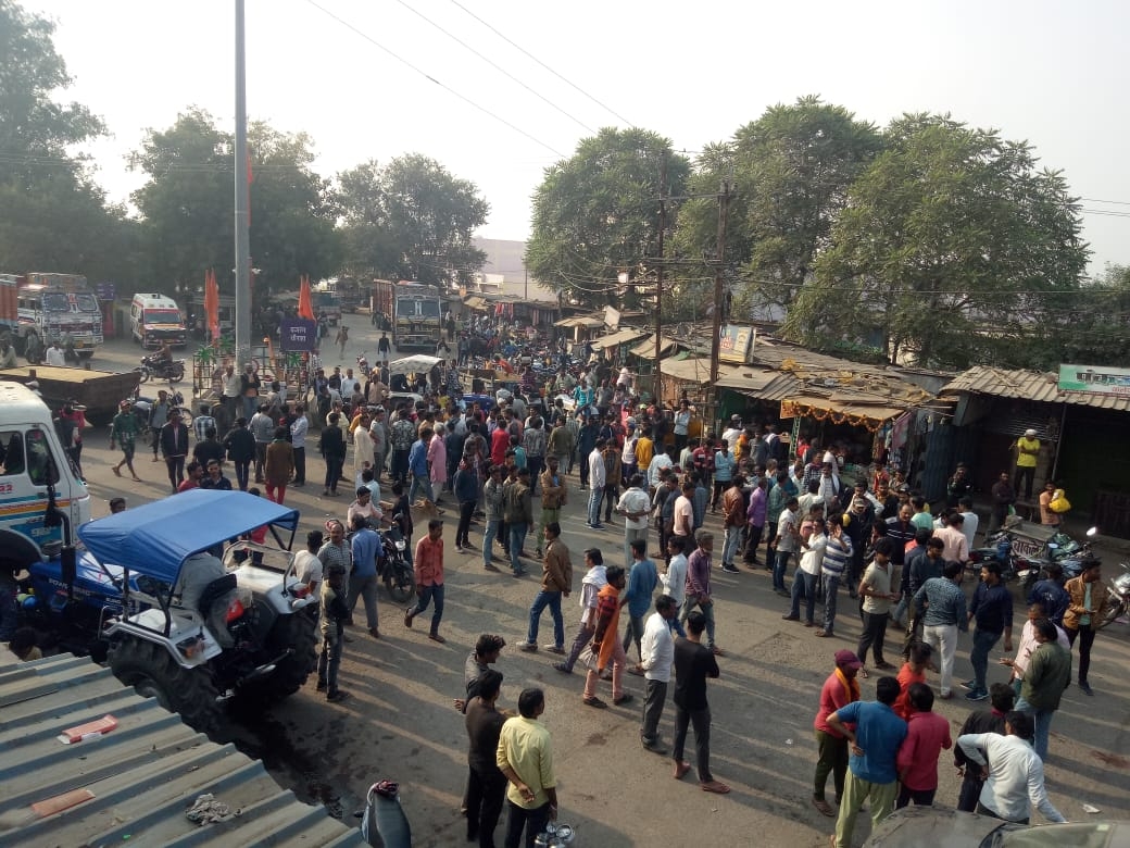 The station in-charge had assaulted the farmer, angry people adamant on ...