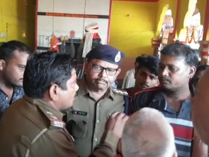 The station in-charge had assaulted the farmer, angry people adamant on ...