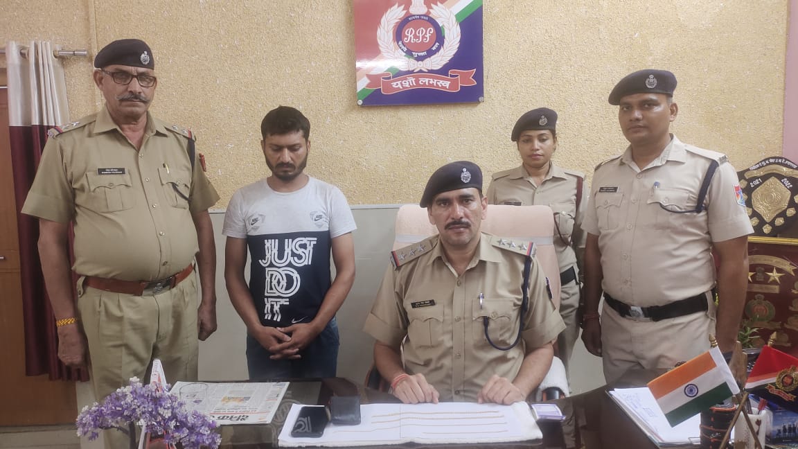 Kerala robber arrested in Agra, RPF caught by train, looted goods ...