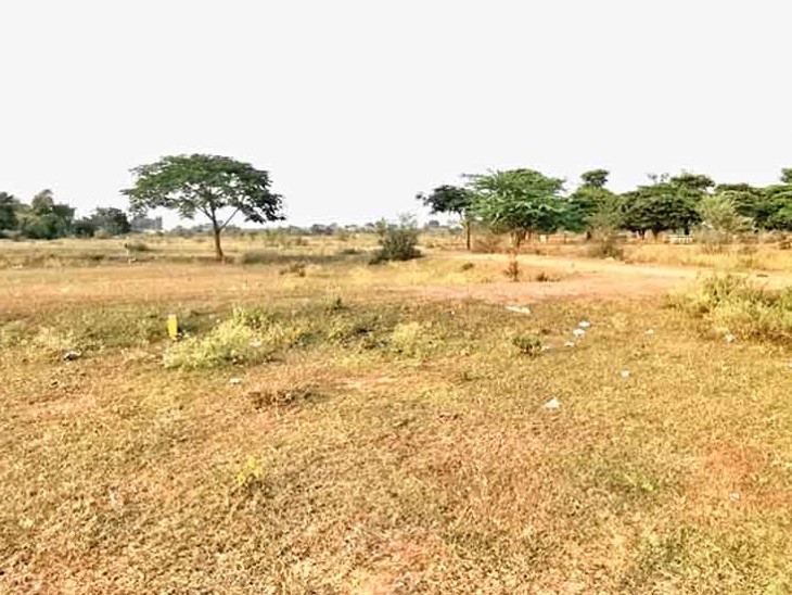 He took 10 lakh rupees by writing a deal for 0.25 hectare land, sold ...