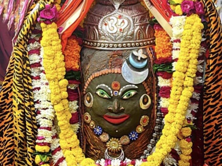 Bill letter with silver moon on the head of Lord Mahakal, adorned with ...