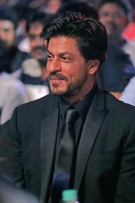 Shahrukh Khan honored with the Global Icon Award of Cinema in UAE, got ...