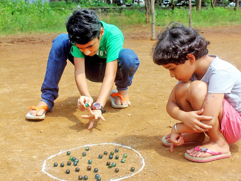 Bachpan Ke Khel Khilaune
