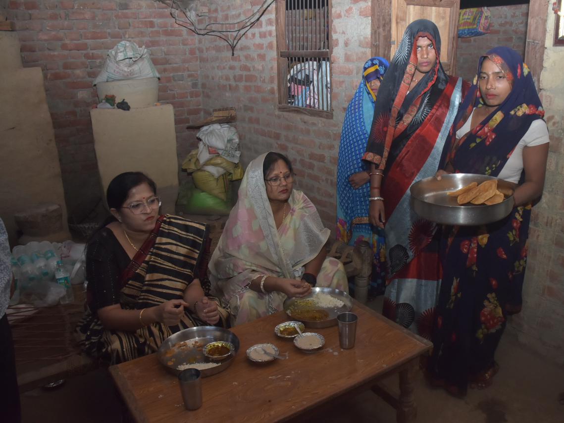 Minister of State had food at Sarju Dei's house in Shravasti ...