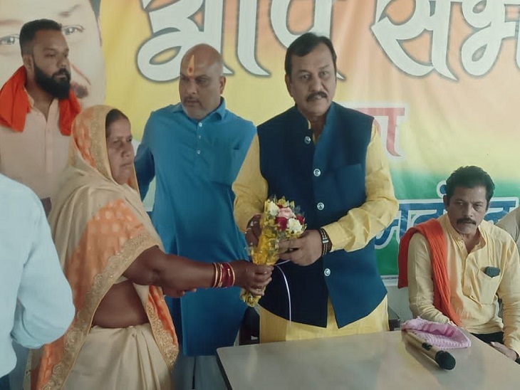 MP Vijay Baghel got more than 100 Congressmen to join BJP | भिलाई में ...