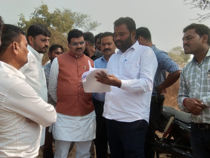 MP, Tehsildar, including mineral inspector reached the spot, company ...