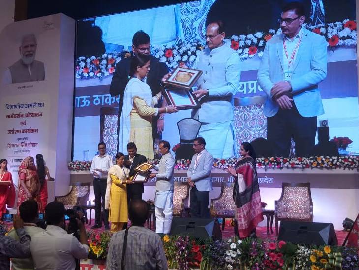 One supervisor and two Anganwadi workers of Rewa division got state ...