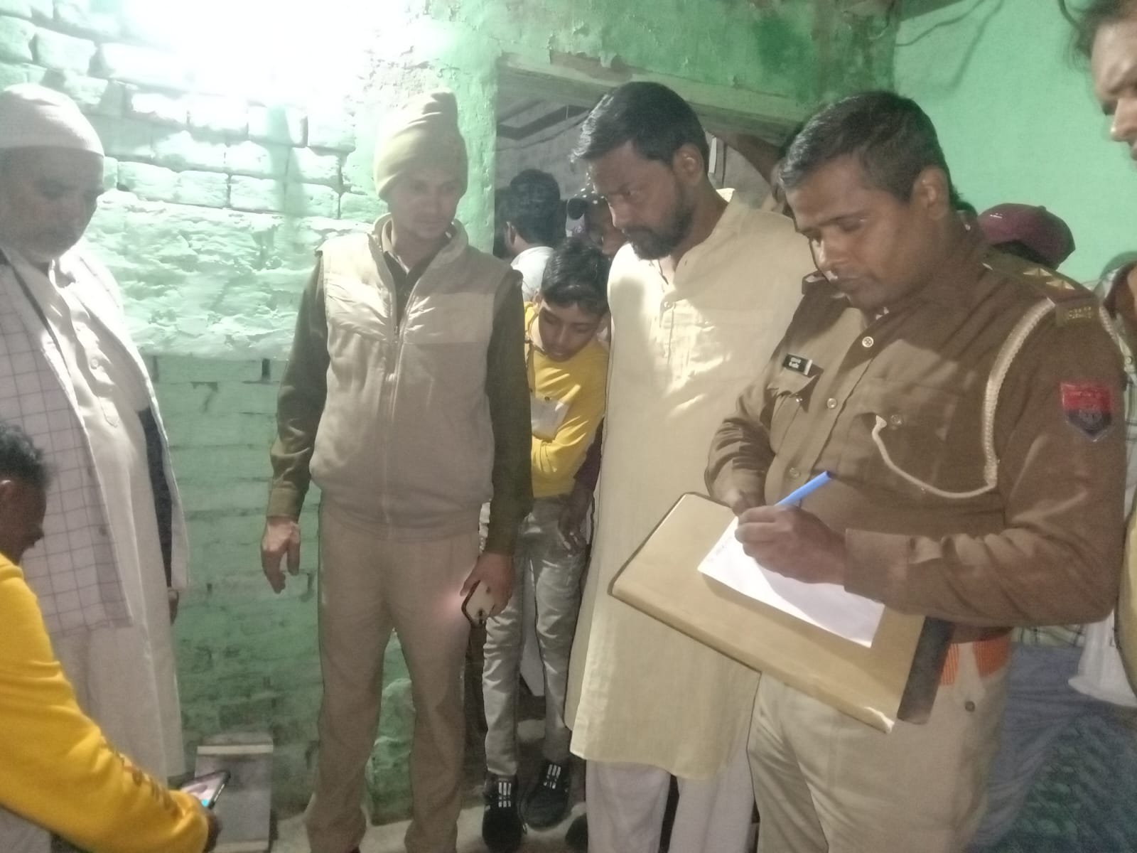 Found hanging on a noose in a room in Meerut, relatives accuse neighbor ...