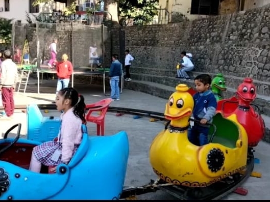 Annual fair at Parwanoo DAV School, organized magic show and fun games ...