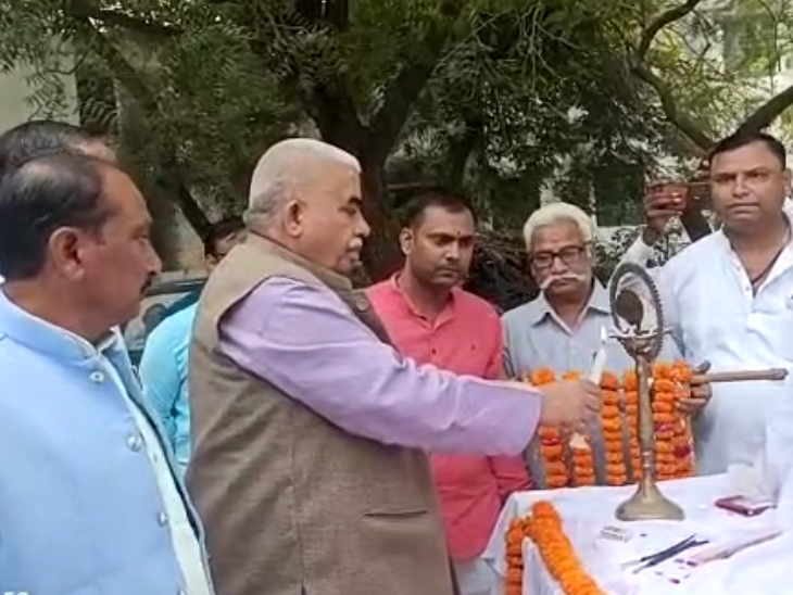 Cabinet Minister inaugurated the program by lighting the lamp, honored ...