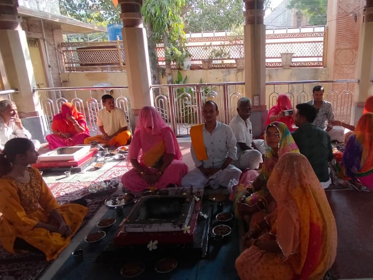 The flag climbed on the top of the temple in Bhinmal, the Yagya was ...
