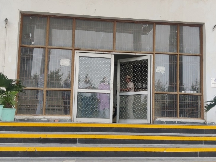 Panipat News; DC Sushil Sarwan Took Attendance Of Employees And ...