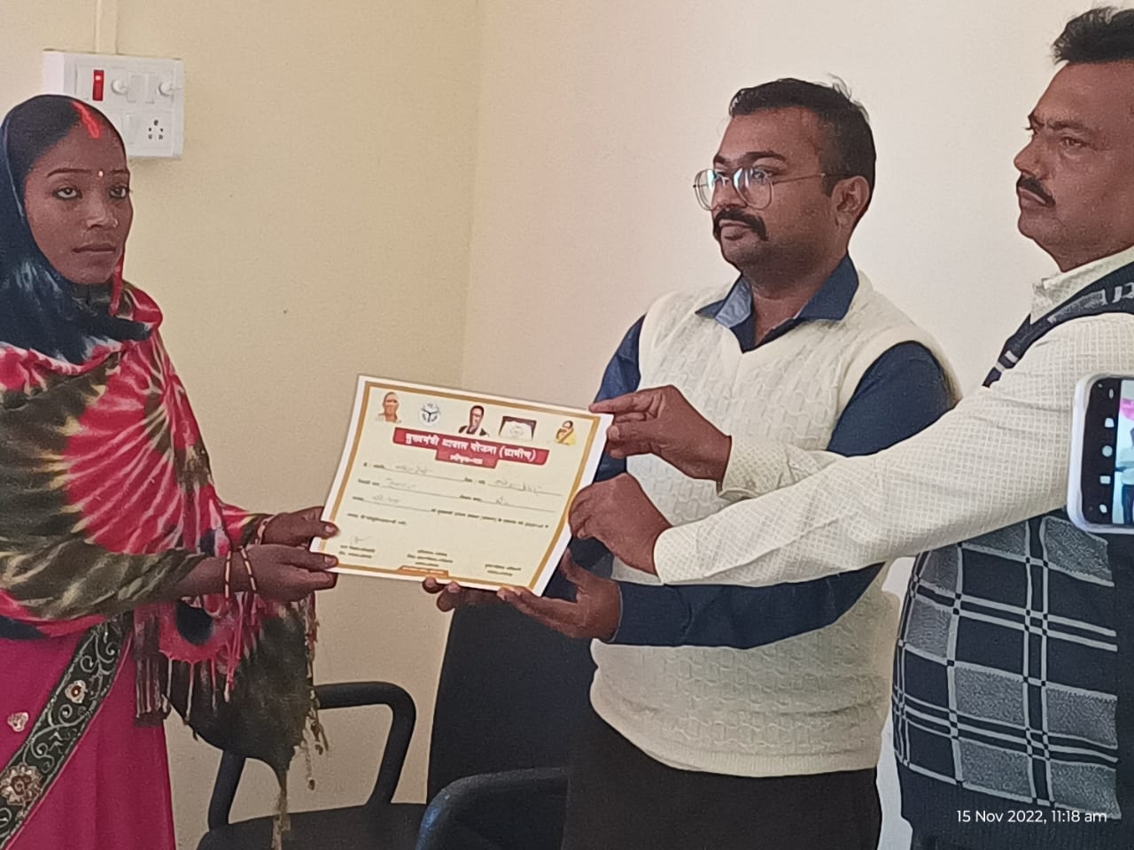 15 beneficiaries got the keys of the house in Sonbhadra | सोनभद्र में ...