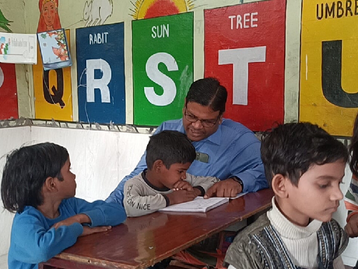 Lucknow DM reached primary school for adoption Asked on whose advice ...