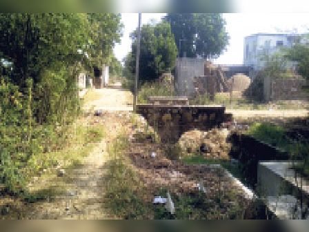 Cleaning work of 105 km long main and other canals from Morel dam ...