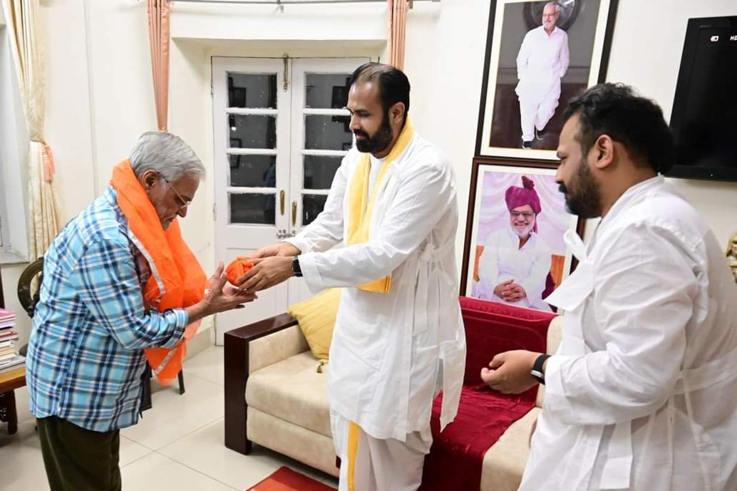 Vishal Bawa of Shrinathji temple discussed with CM Ashok Gehlot ...