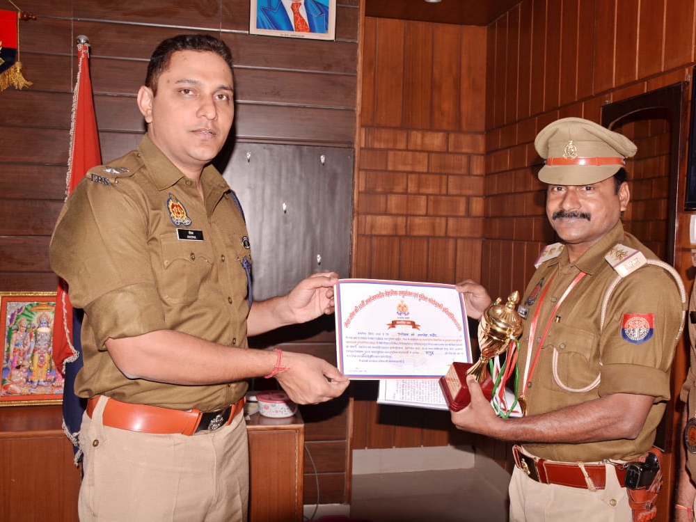 Hapur police won two gold medals in photography | हापुड़ पुलिस ने ...