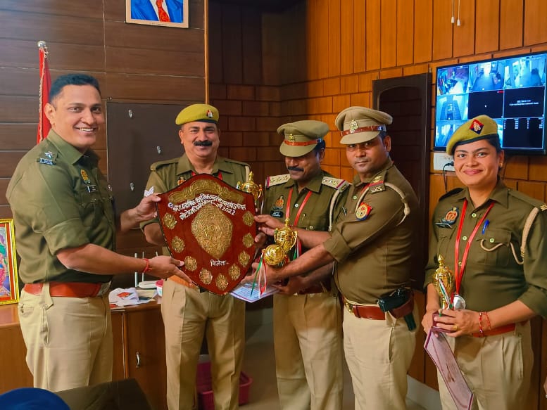 Hapur police won two gold medals in photography | हापुड़ पुलिस ने ...