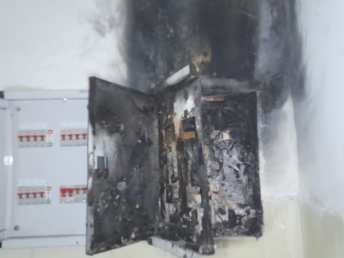 Fire broke out due to short circuit in the electric panel, buckets were ...