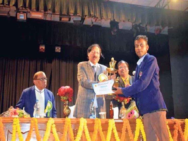 On the foundation day of Netarhat School, students were honored by ...