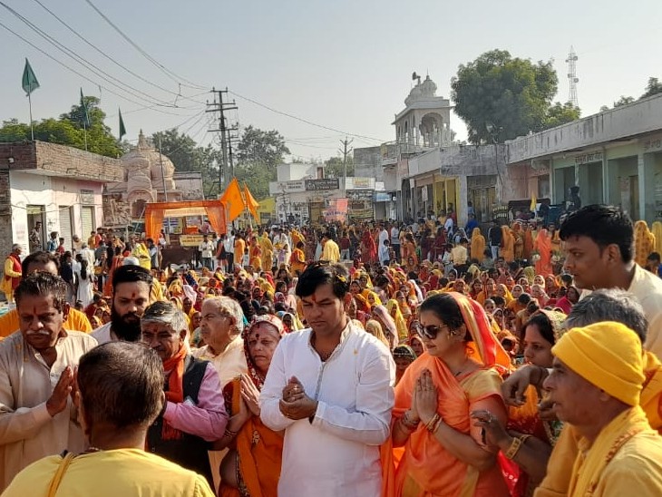 Gayatri Mahayagya being held in 108 Kundiya, one thousand women took ...