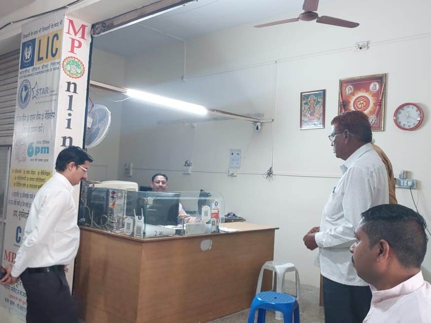 Instructions given to stop the salary of 1-1 month to the store keeper ...