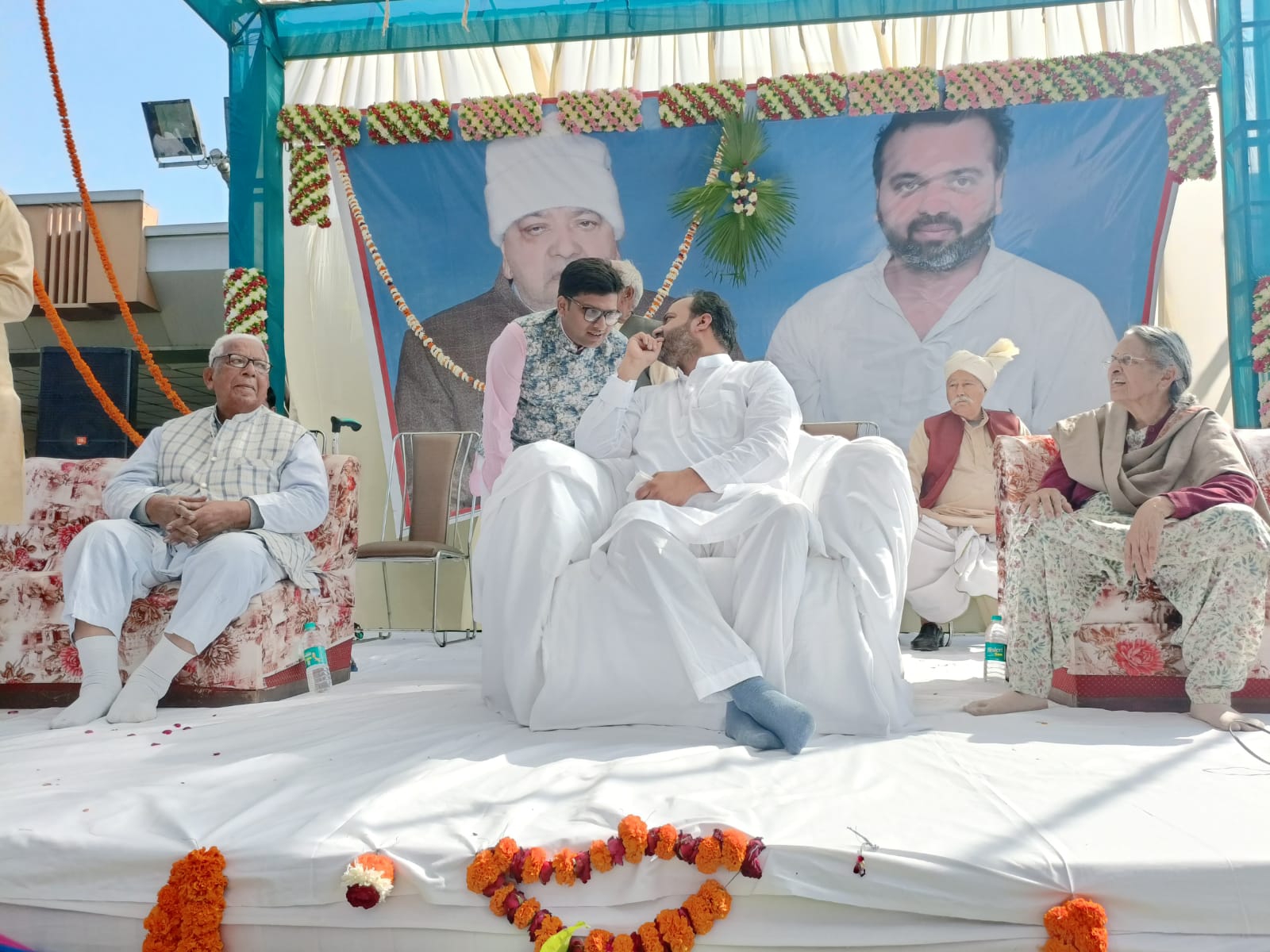 Directors of Divyanand Spiritual Foundation stopped the program of Swami Divyanand Maharaj's ...