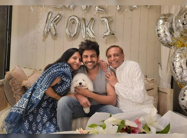 kartik aryan take blessing in siddhi vinayak mandir in mumbai in his ...