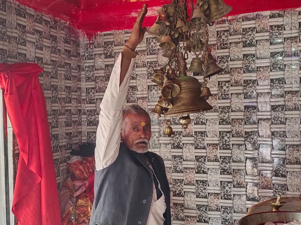 Thieves target ancient temples in Pinahat By breaking the lock, the ...