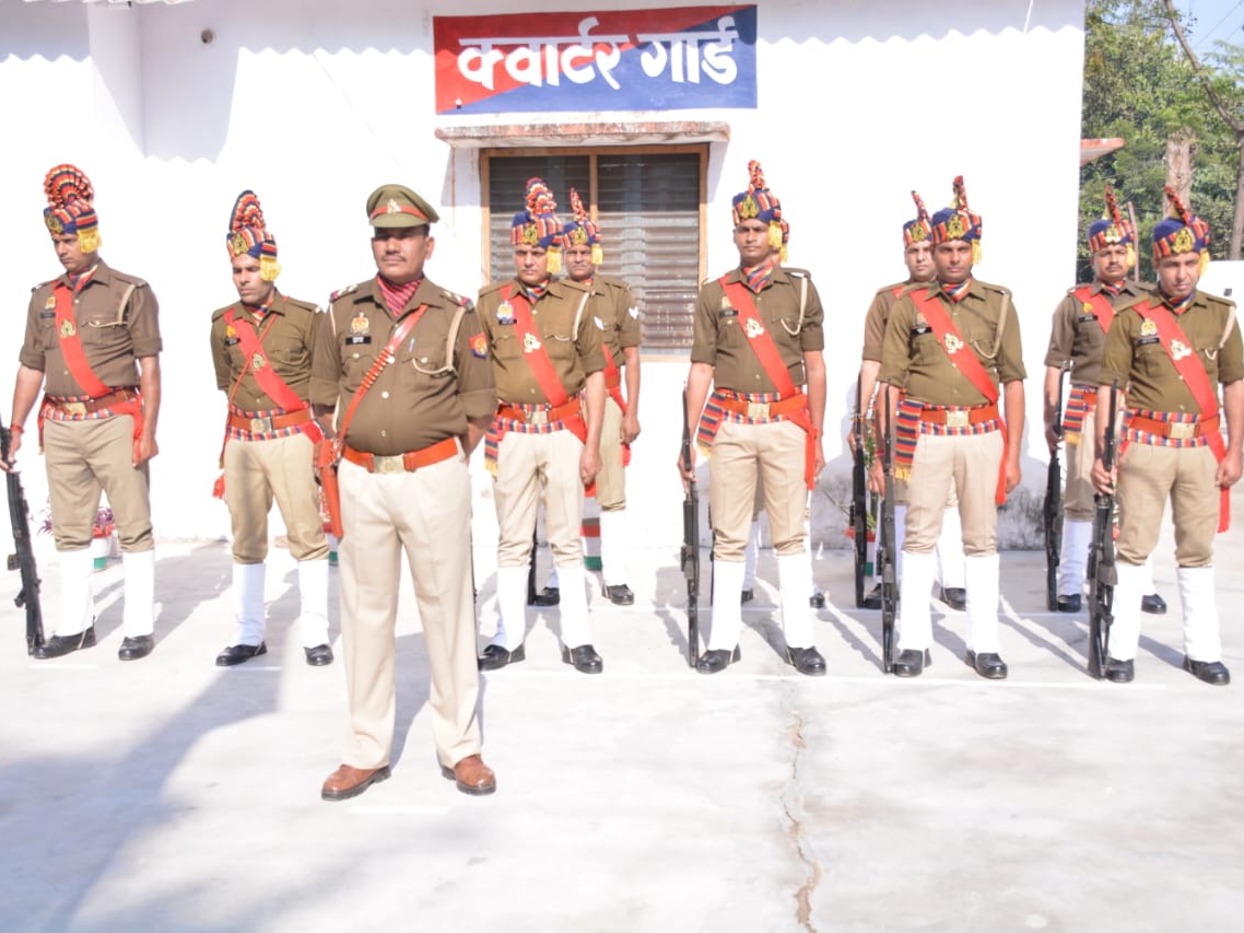 Hapur Police celebrated Flag Day, SP hoisted the flag, | हापुड़ पुलिस ...