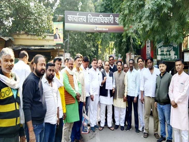 Congress leaders met the DM of Varanasi, Said - get a new bridge built ...