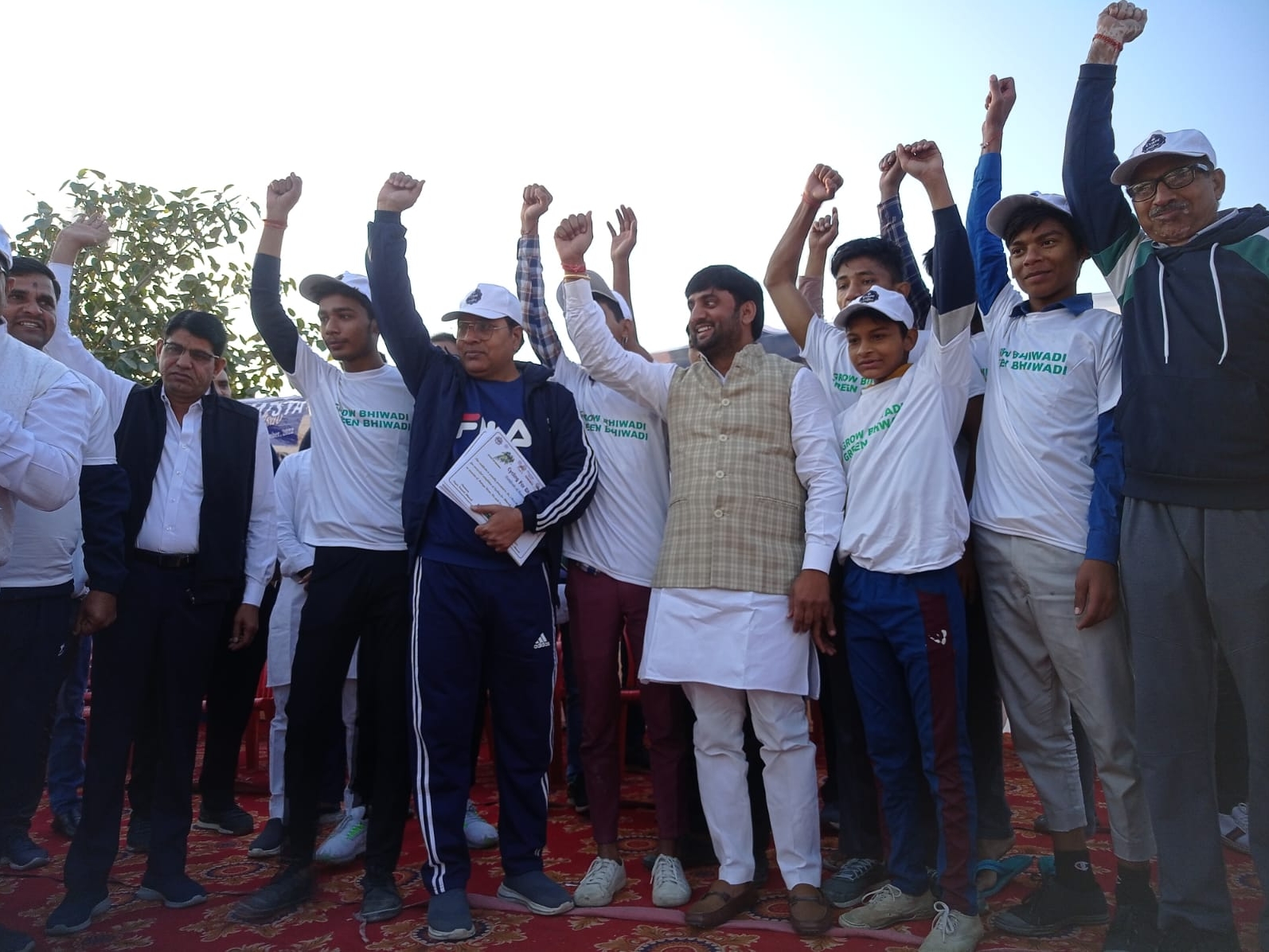 साइकलिंग से हुई शुरुआत, 250 लोगों ने लिया भाग, प्रतिभागियों को किया गया ...