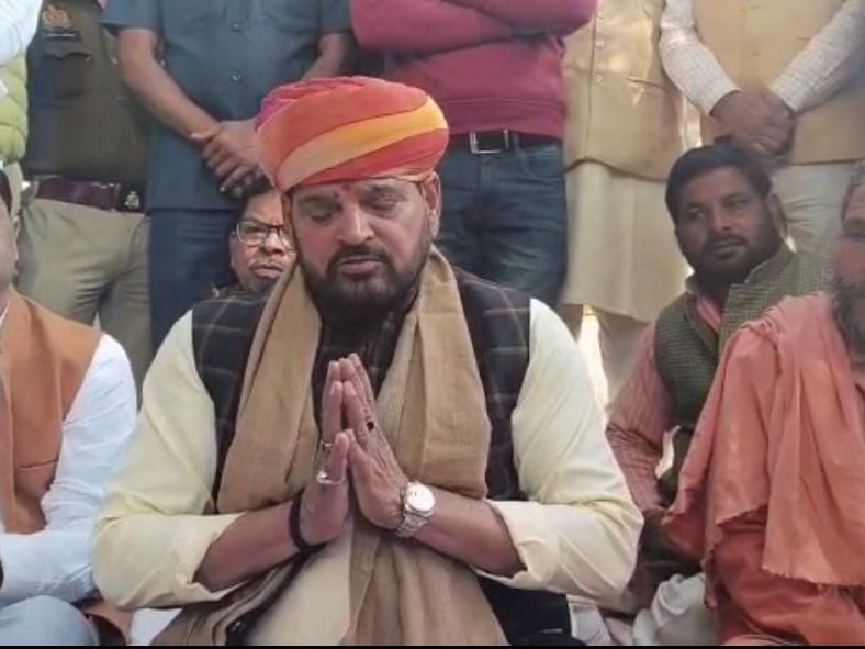 Said- a tradesman named Ramdev sells ghee in the village, did not say ...